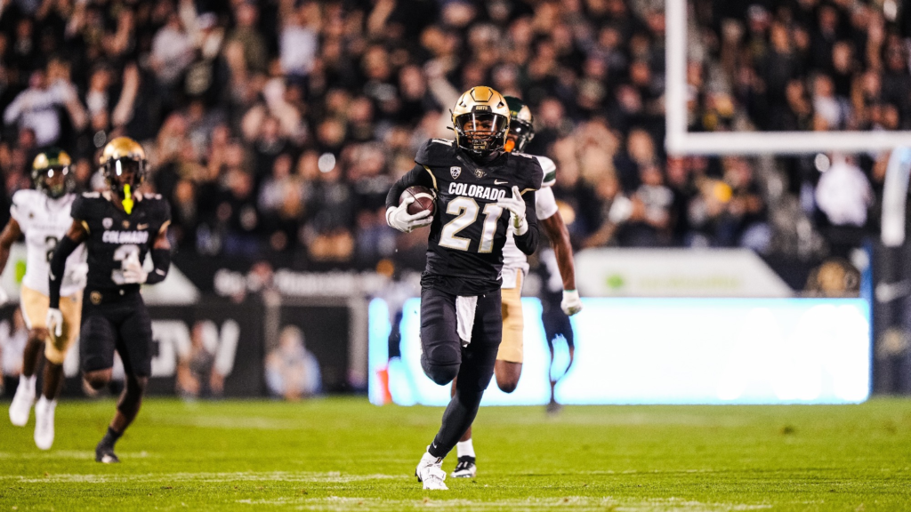 Viral footage shows inconsolable Colorado fan in tears after Buffaloes ...