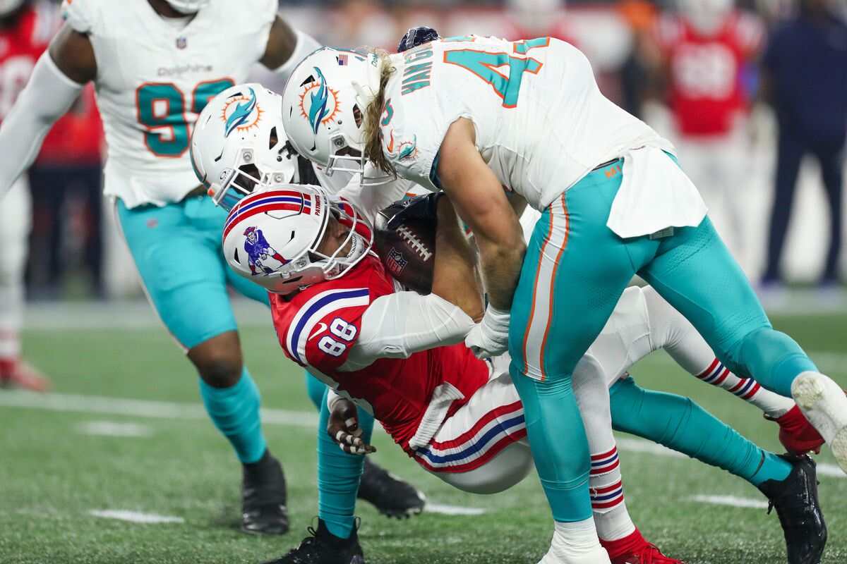 NFL fans taunt “crybaby” Bill Belichick after heated encounter with ...