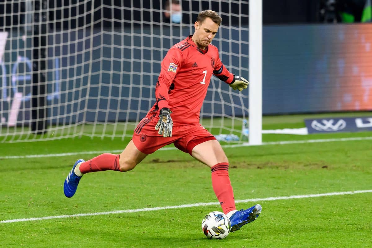 Ranking the Top 10 Best Goalkeepers in Soccer History - SportsKnot