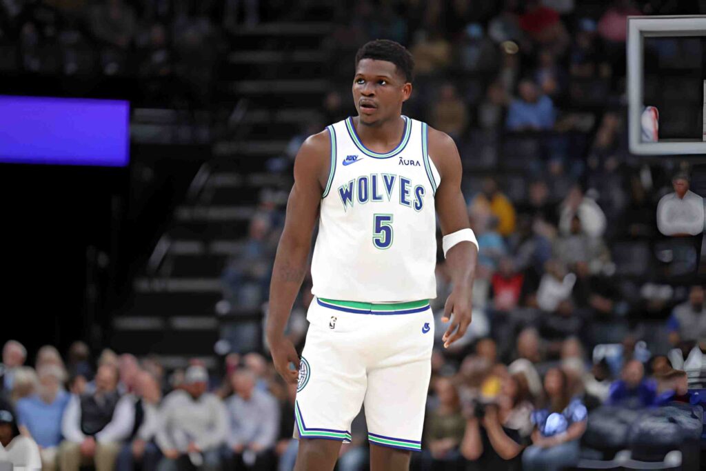 Anthony Edwards hilariously confesses to wearing fake chains after ...