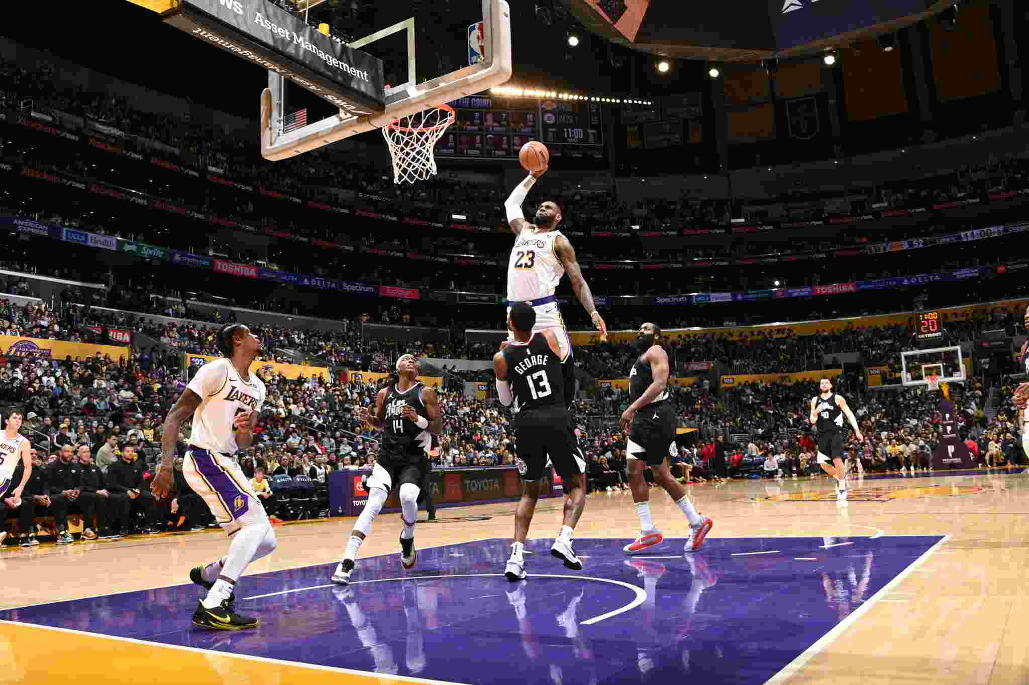 Watch: LeBron James slam dunks Lakers to victory over Clippers, drawing ...