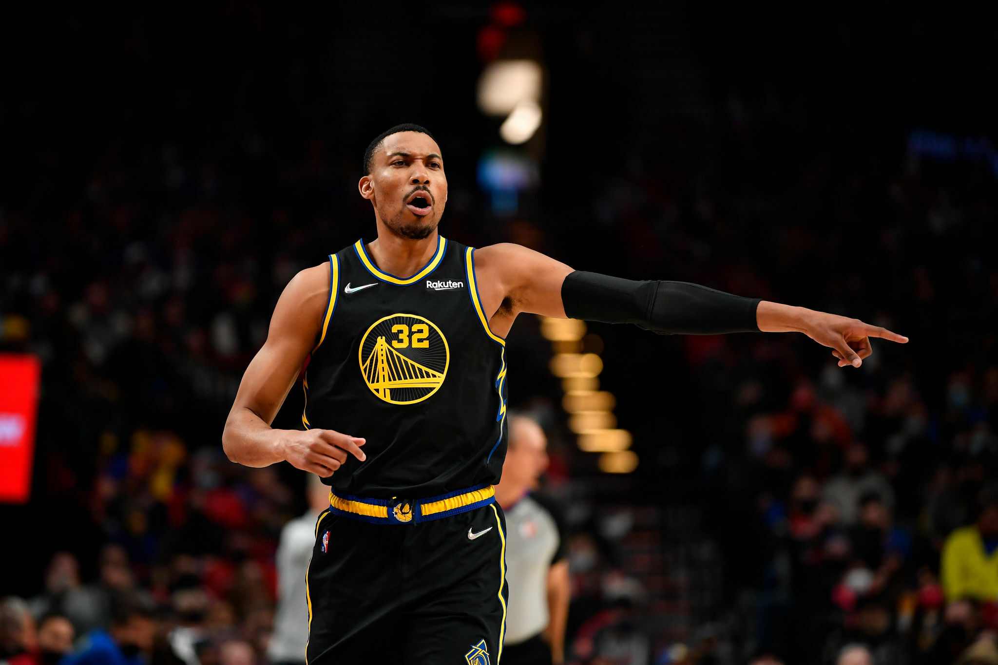 Otto Porter Jr receives 2022 NBA Championship ring from Stephen Curry ...