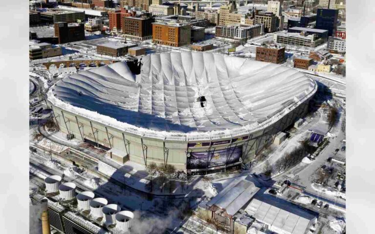 Vikings’ 'technical difficulties' background features 2010 Metrodome ...